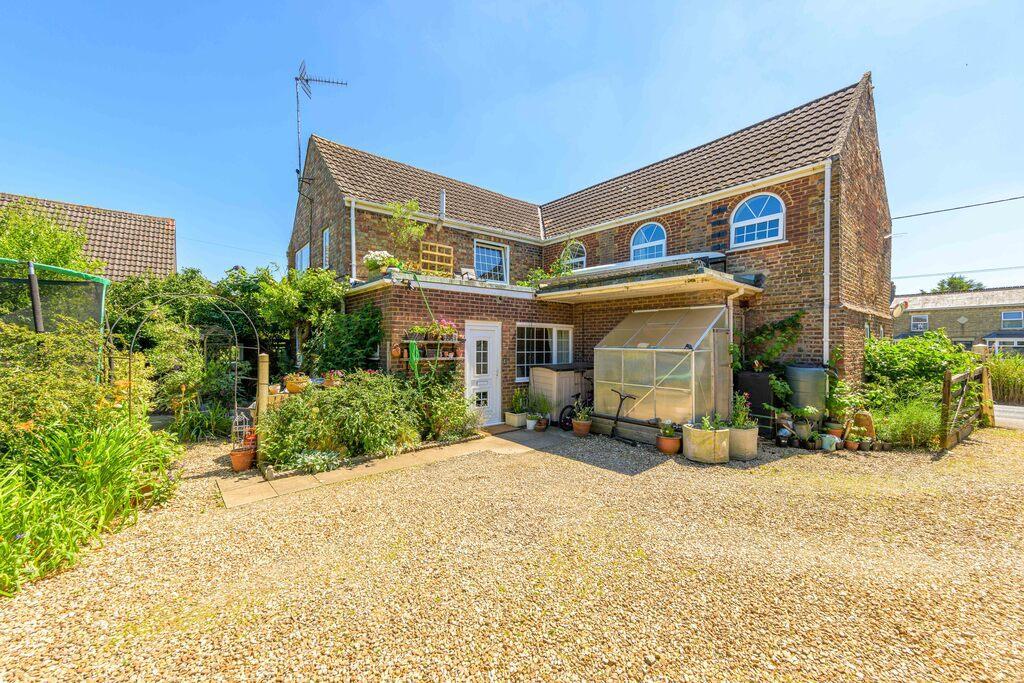 Downham Road Outwell Wisbech 4 Bed Detached House For Sale £300 000