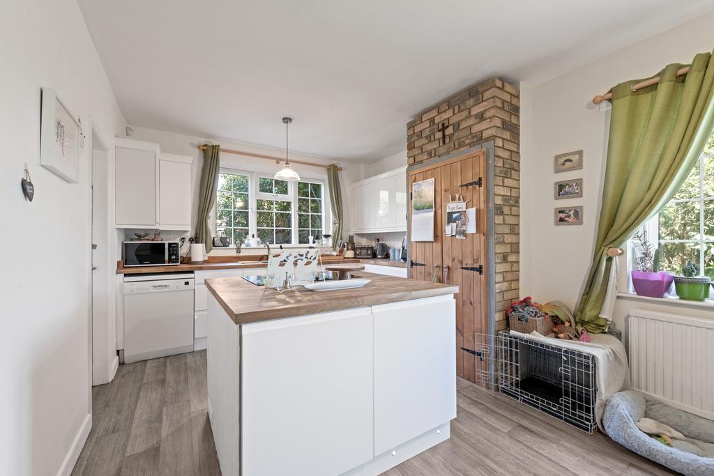 Downham Road Outwell Wisbech 4 Bed Detached House For Sale £300 000