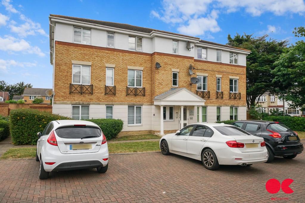 Bancroft Chase, Hornchurch RM12 2 bed flat for sale - £300,000