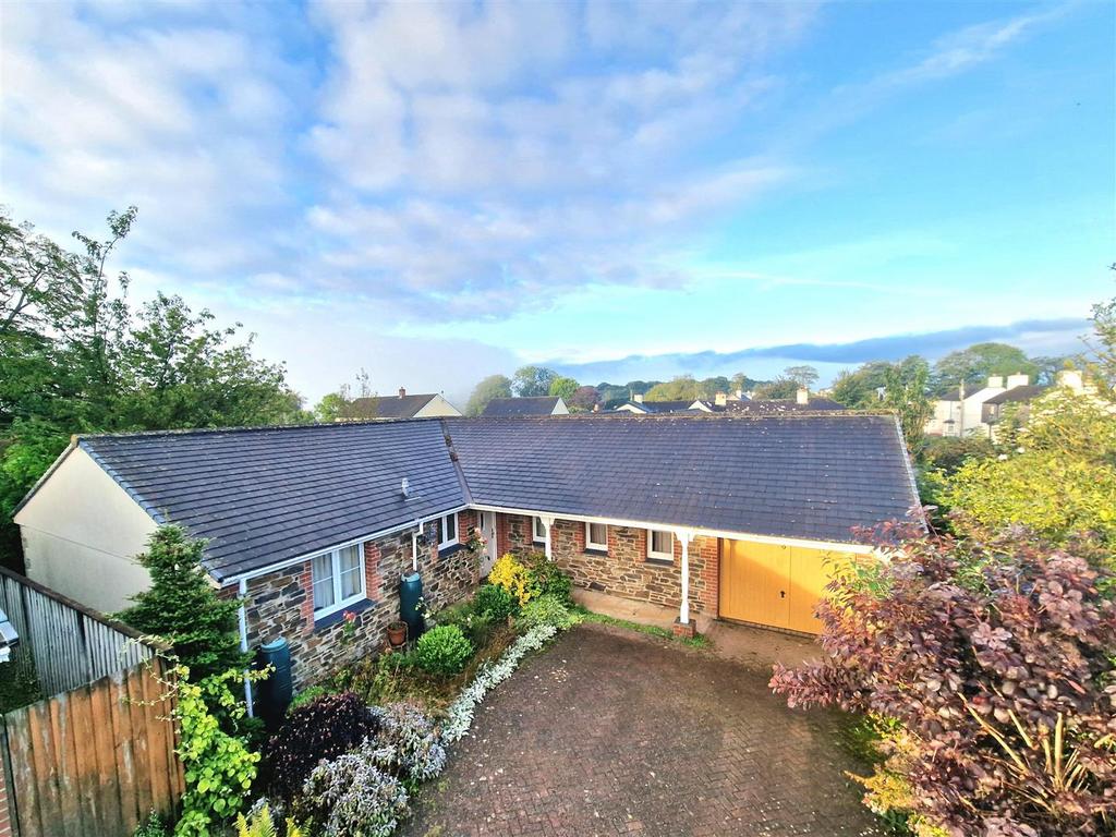 Baring Court, Lewdown, Devon 4 bed detached bungalow for sale - £385,000