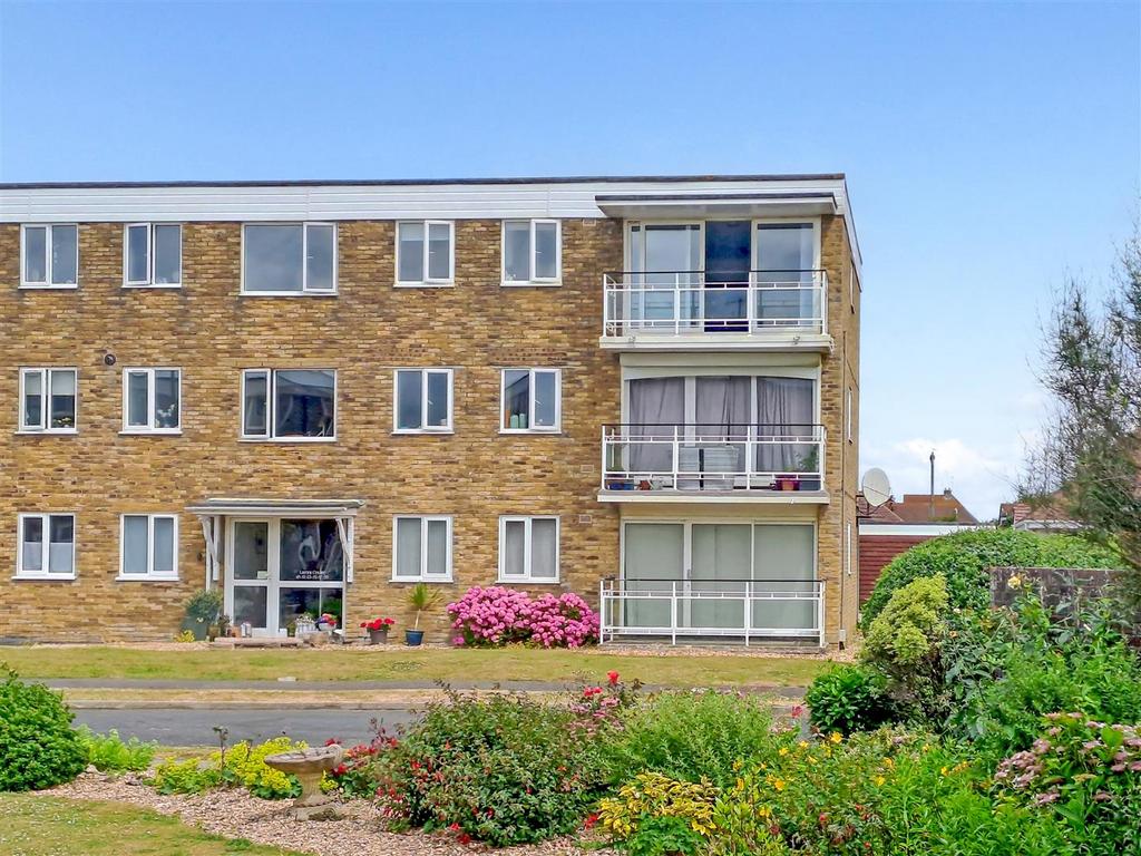 Overstrand Avenue, Rustington BN16 2 bed apartment for sale - £275,000
