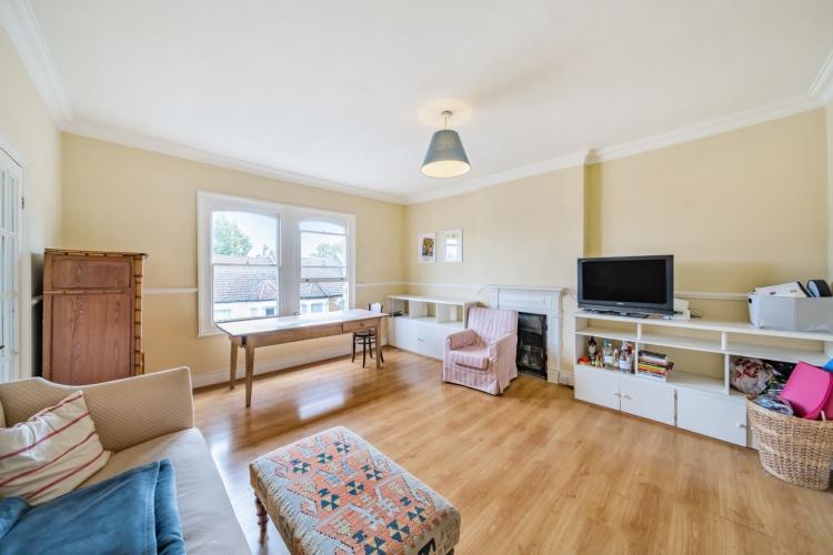 Haycroft Road Brixton SW2 2 bed apartment - £2,000 pcm (£462 pw)