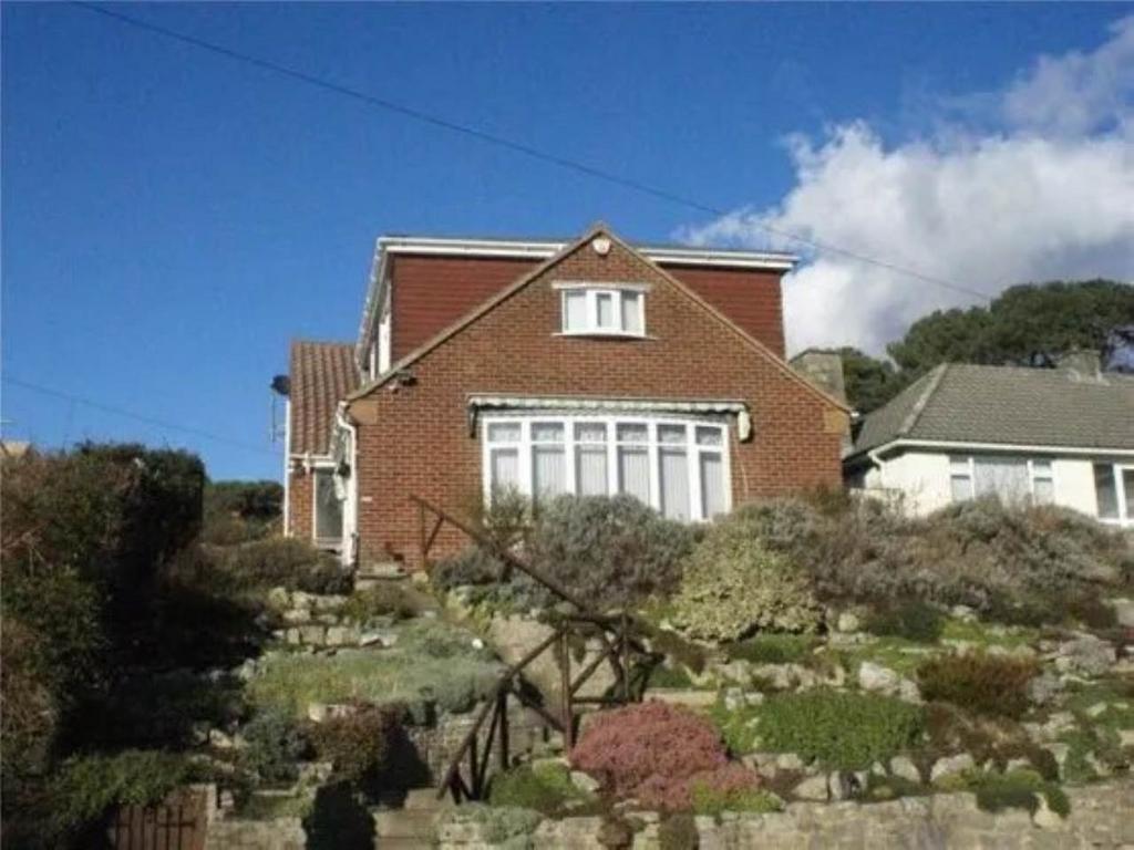 Partridge Drive, Poole, Dorset 4 bed house - £2,600 pcm (£600 pw)
