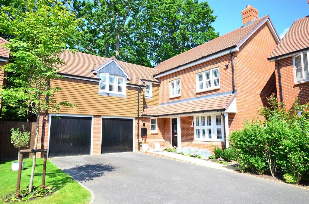Felbridge, East Grinstead, West... 6 bed detached house for sale - £875,000