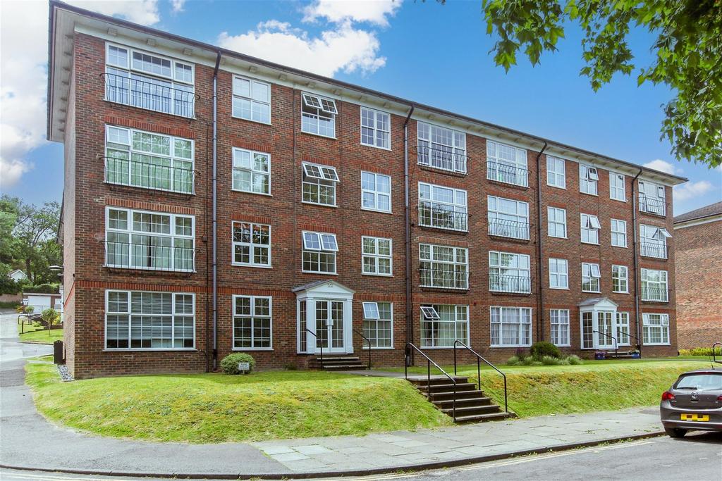 Withdean Rise, Brighton, East Sussex 2 bed flat - £280,000