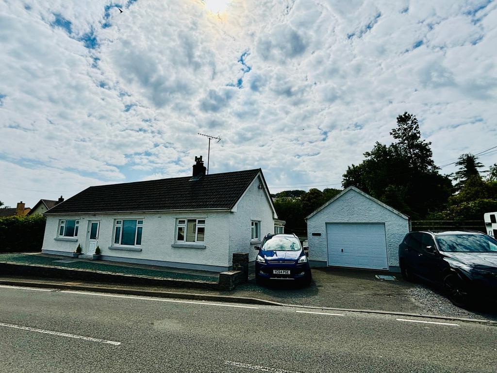 Llanllwni, Pencader, SA39 3 bed detached bungalow - £259,950