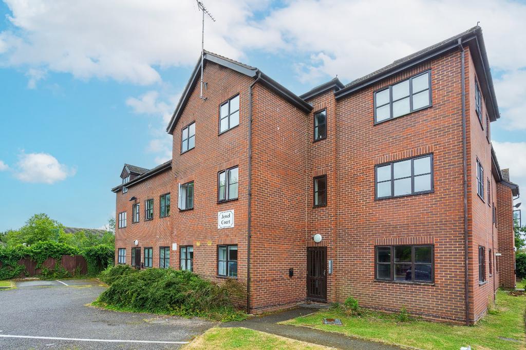 Crown Rise, Watford, Hertfordshire, WD25 2 bed apartment - £1,450 pcm ...