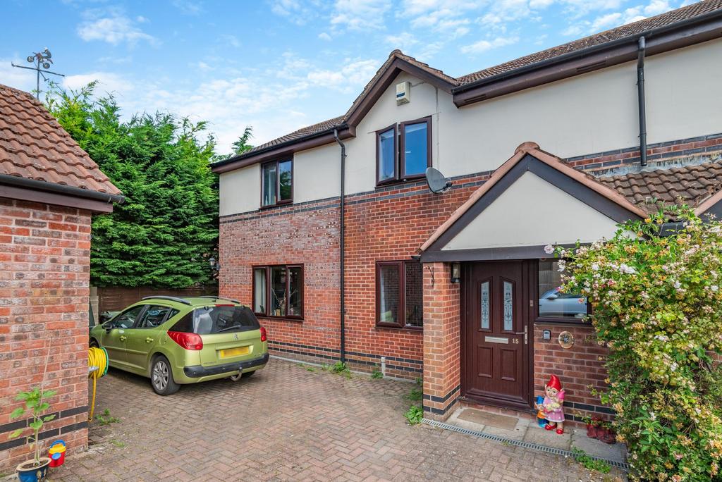 The Paddock, Devizes SN10 4 bed end of terrace house - £335,000