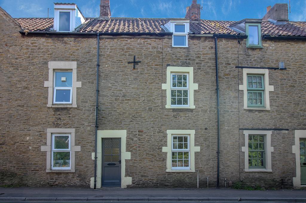 Vallis Road, Frome 2 bed terraced house - £250,000