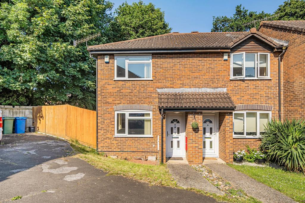 Cremer Place, Faversham, ME13 2 bed end of terrace house - £270,000