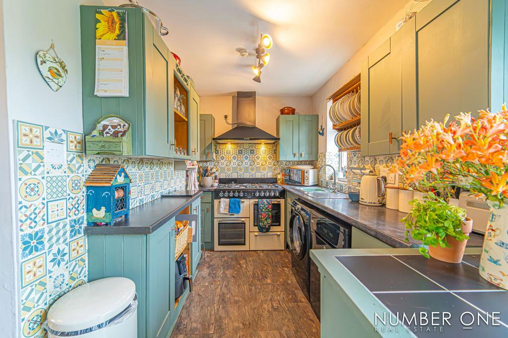 Moorland Avenue, Newport, NP19 3 bed semi-detached house - £230,000