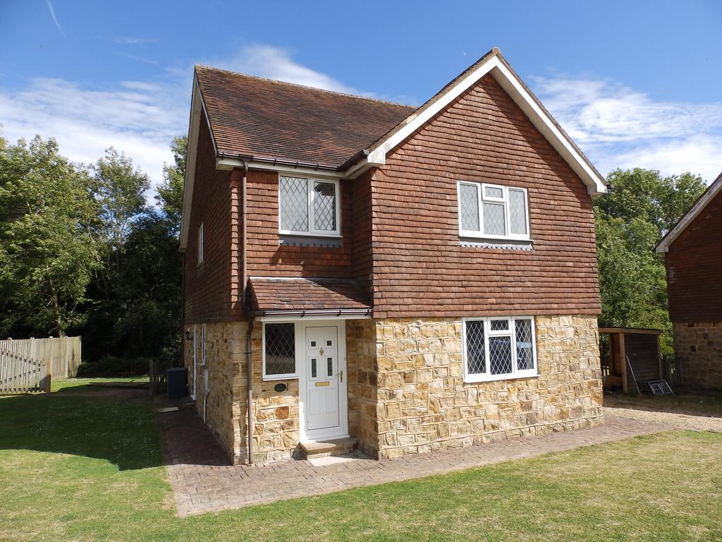 Dewlands Hill, Rotherfield, TN6 4 bed detached house - £2,250 pcm (£519 pw)