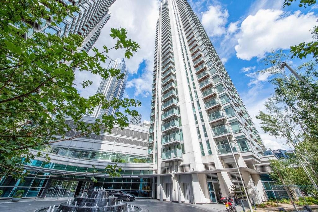 Pan Peninsula Square, London 1 bed flat - £2,500 pcm (£577 pw)