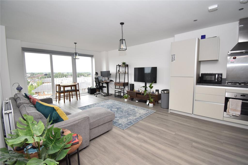 Cunard Square, Chelmsford, Essex, CM1 1 bed apartment - £250,000