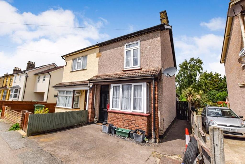 Victoria Road, Stanford-Le-Hope, SS17 2 bed semi-detached house for ...