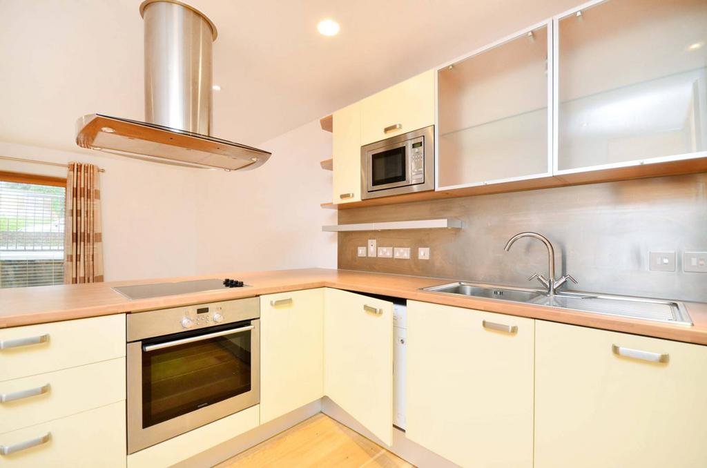 Trinity Gate, Guildford, GU1... 2 bed flat - £2,200 pcm (£508 pw)