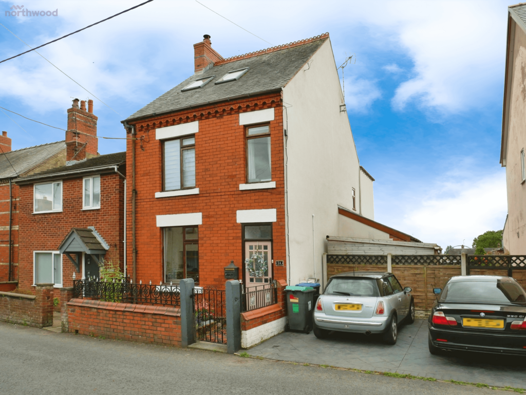 Chapel Street, Wrexham, LL14 3 bed detached house - £360,000