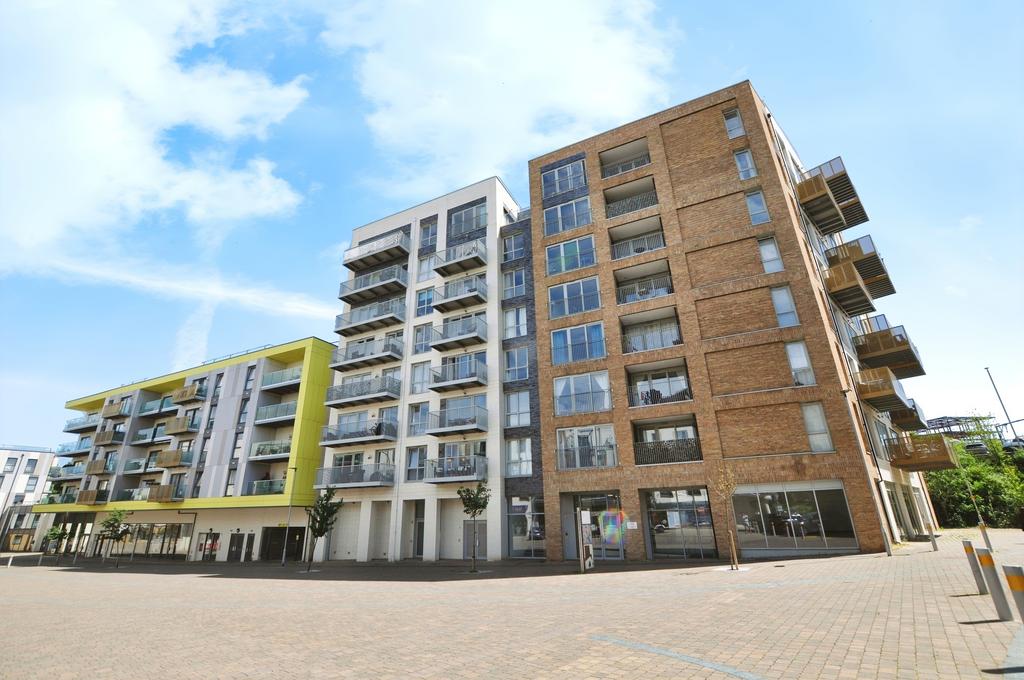Cunard Square, Chelmsford 1 bed apartment - £250,000