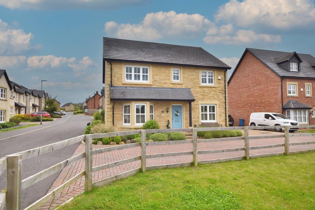 Lancaster Place, Clitheroe... 4 bed detached house - £420,000