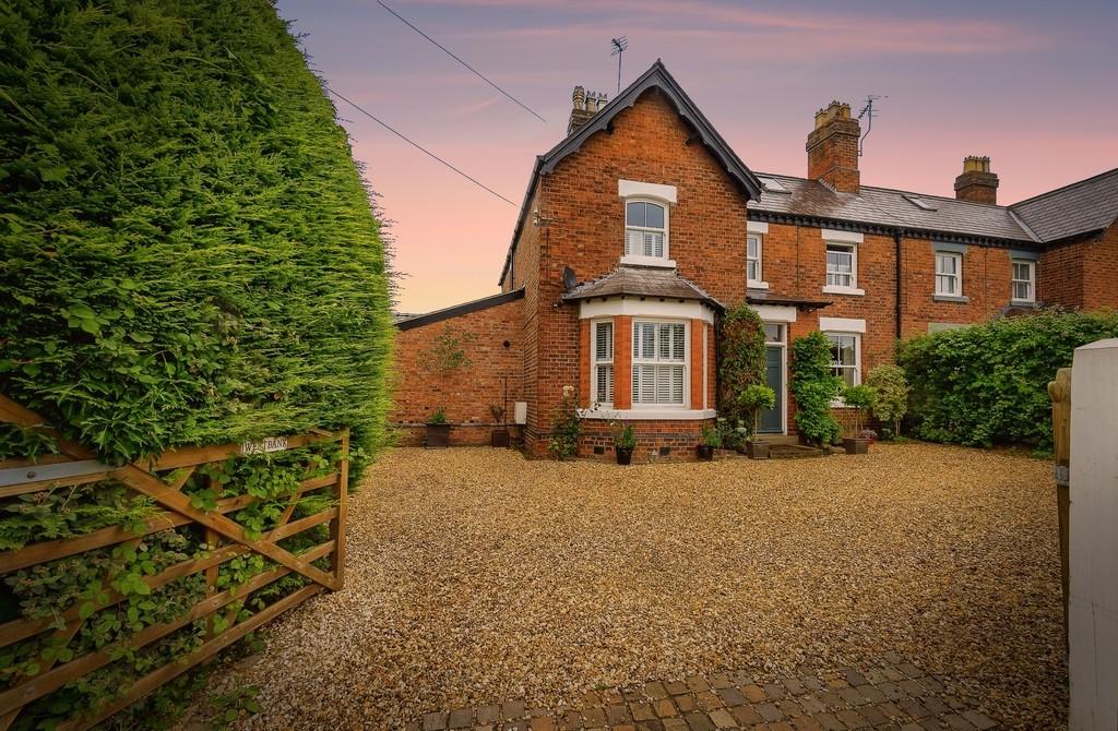 Townfield Lane, Chester CH1 4 bed semi-detached house - £850,000