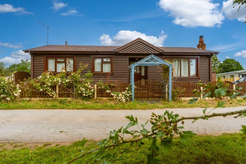 Holt Fleet Farm, Ombersley WR6 3 bed lodge for sale - £90,000