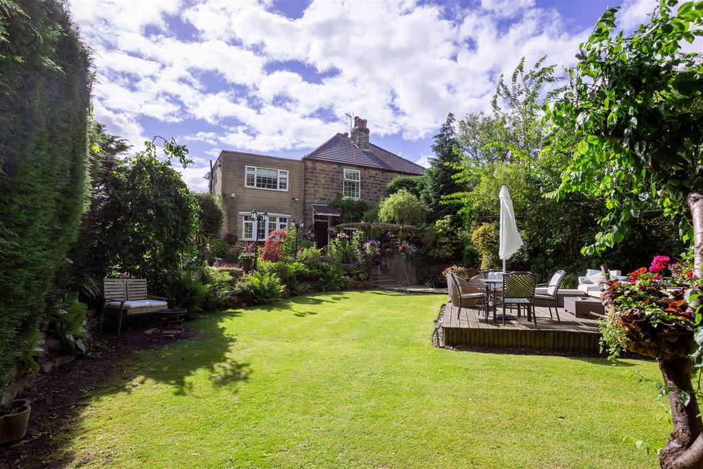 280 Shadwell Lane, Leeds LS17 5 bed semi-detached house - £725,000