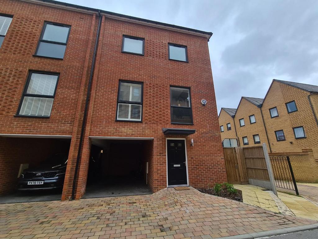 Thimble crescent, Hackbridge 3 bed end of terrace house - £650,000