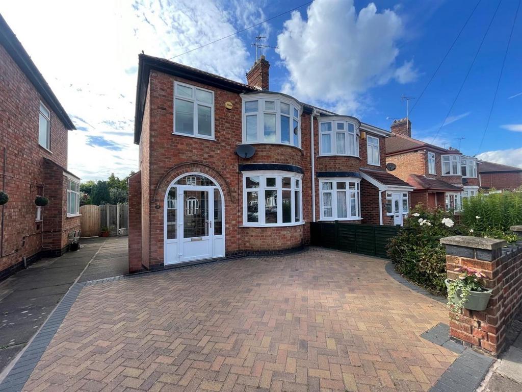 St. Annes Drive, Old Aylestone LE2 3 bed semi-detached house - £270,000