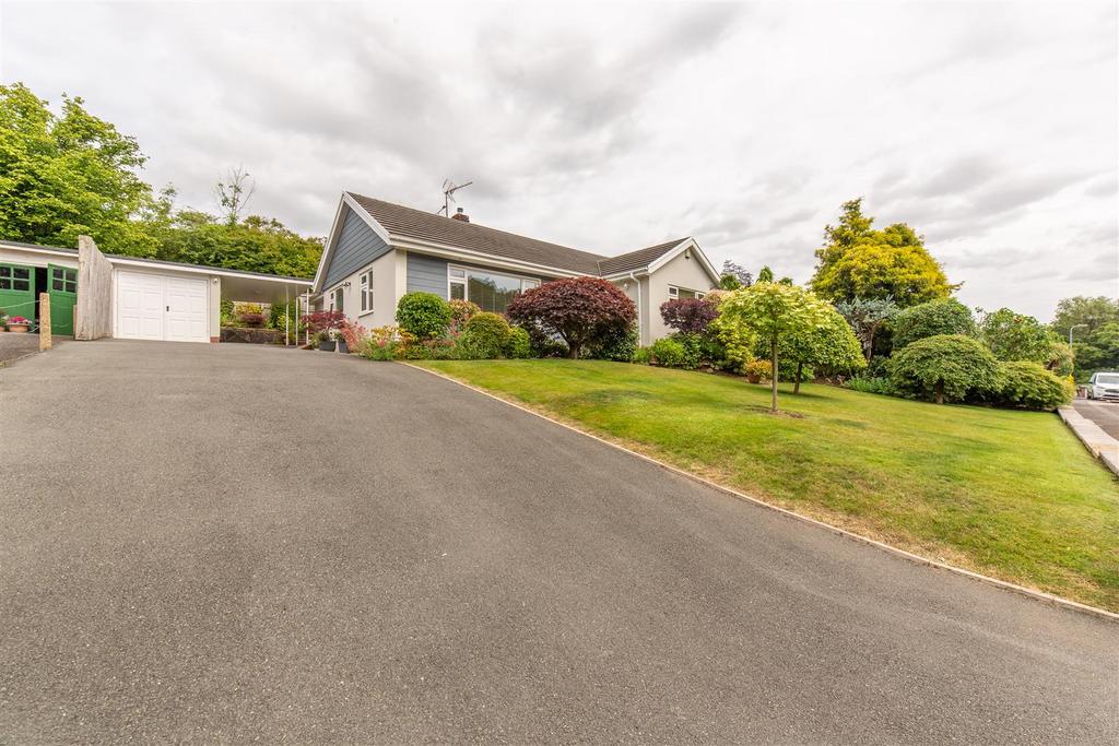 The Paddocks, Cwmbran NP44 3 bed detached bungalow - £375,000