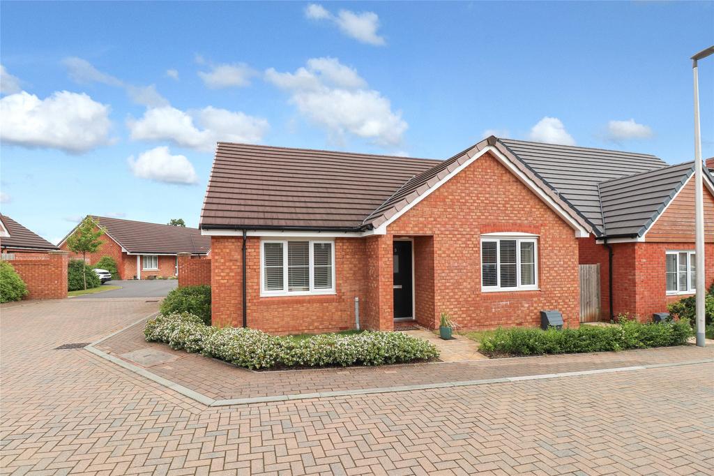 Granite Close, South Molton, Devon, EX36 2 bed bungalow for sale - £345,000