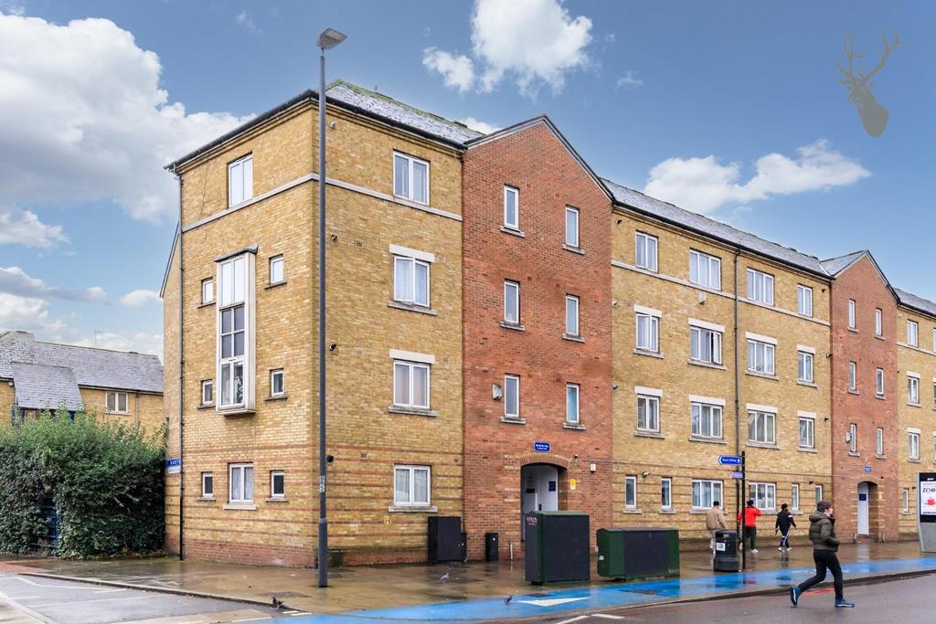 Bow Road, Bow E3 2 bed flat - £2,100 pcm (£485 pw)