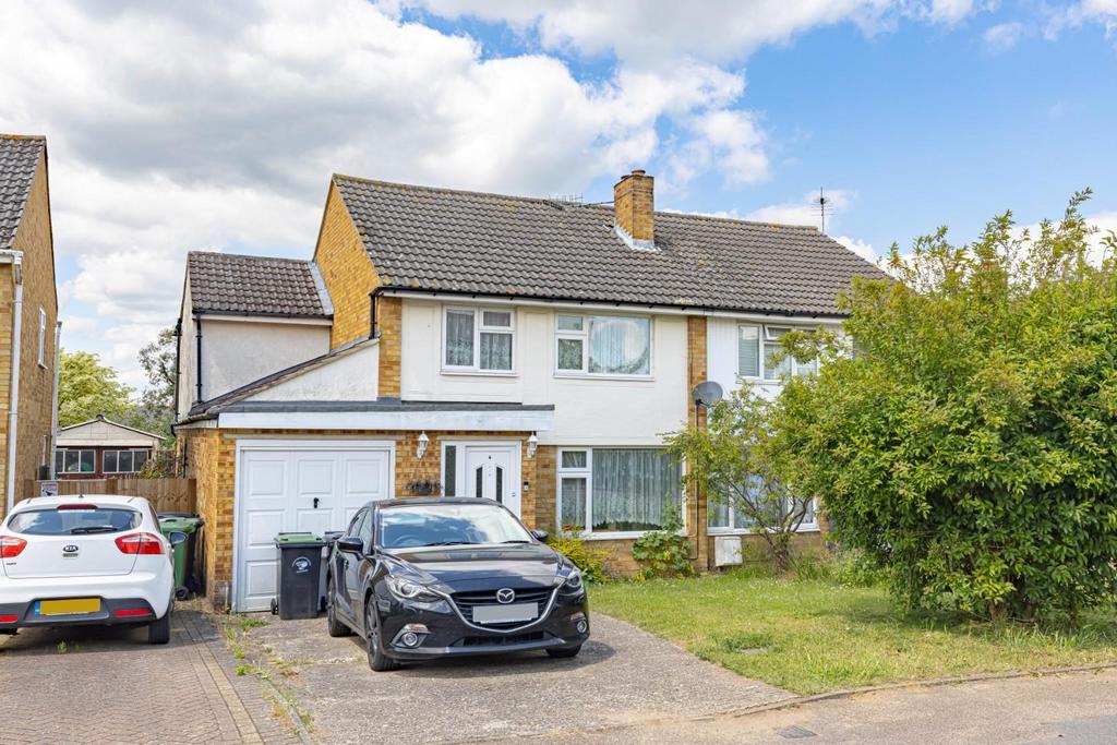 Garden Fields, Stebbing 4 bed semi-detached house for sale - £400,000