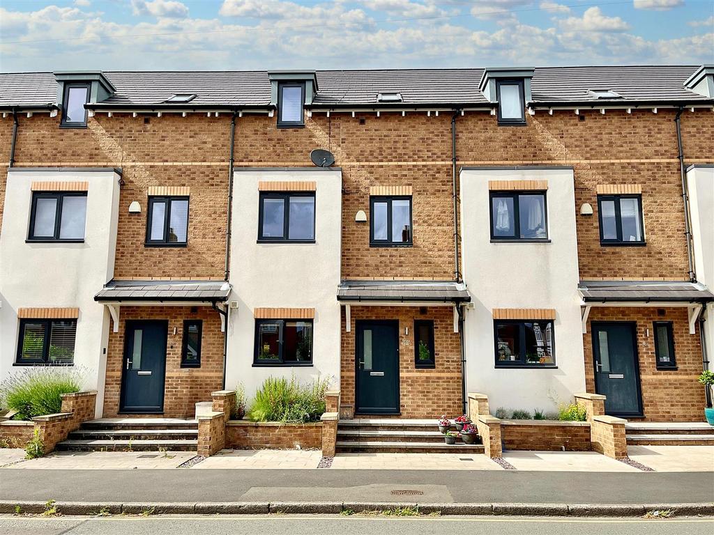 Woodfield Road, Broadheath, Altrincham 3 bed townhouse - £435,000