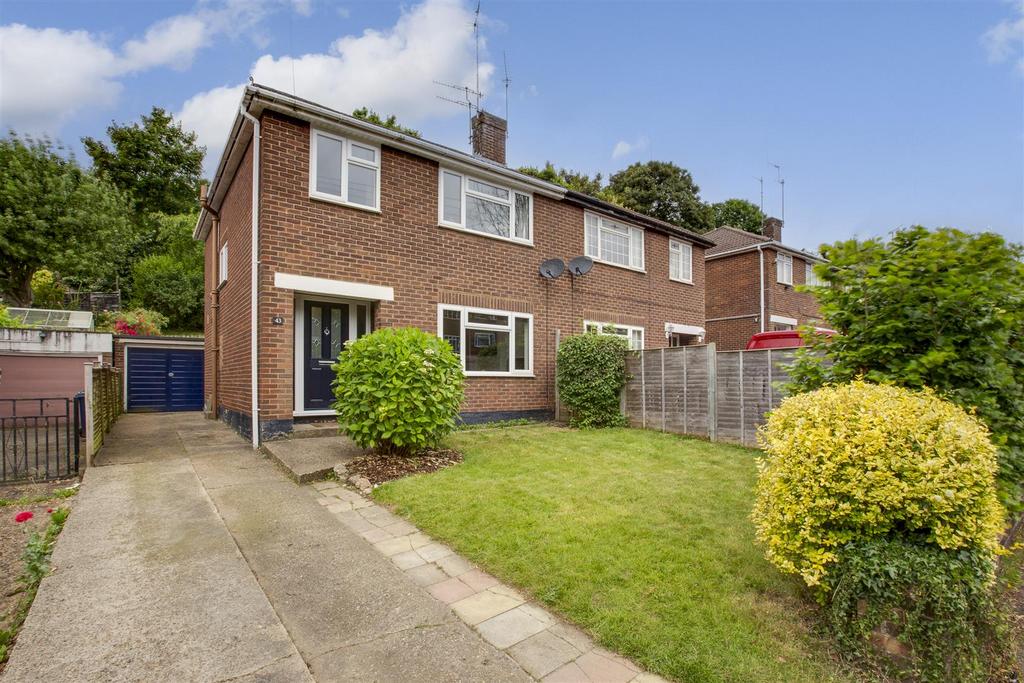 Arnison Avenue, High Wycombe HP13 3 bed semi-detached house - £440,000