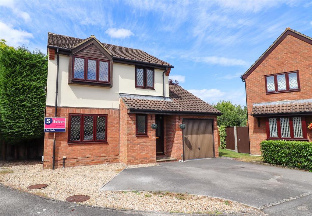 Angora Way, Fleet GU51 3 bed house - £525,000