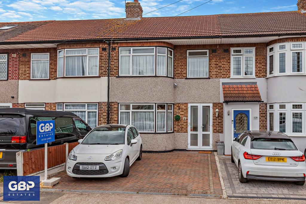 Cross Road, Mawneys, RM7 2 bed terraced house - £400,000
