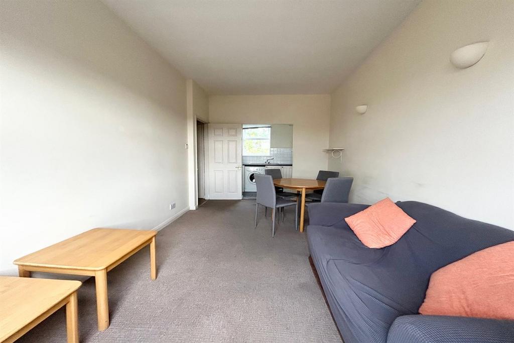 London E14 1 bed flat - £1,600 pcm (£369 pw)