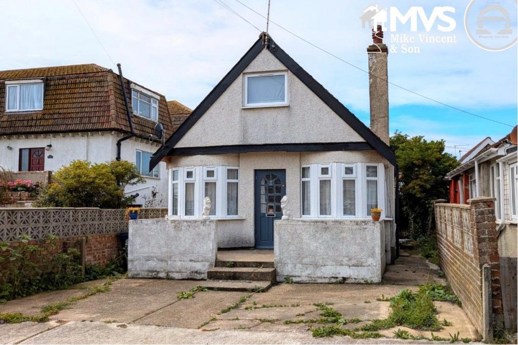 Sea Pink Way, Jaywick, Clacton-on-Sea 3 bed chalet for sale - £165,000
