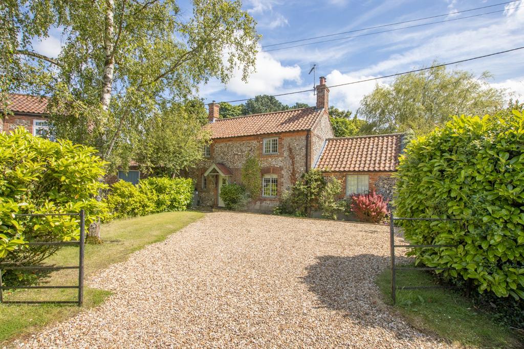 Weasenham, King's Lynn 2 bed semi-detached house - £1,500 pcm (£346 pw)