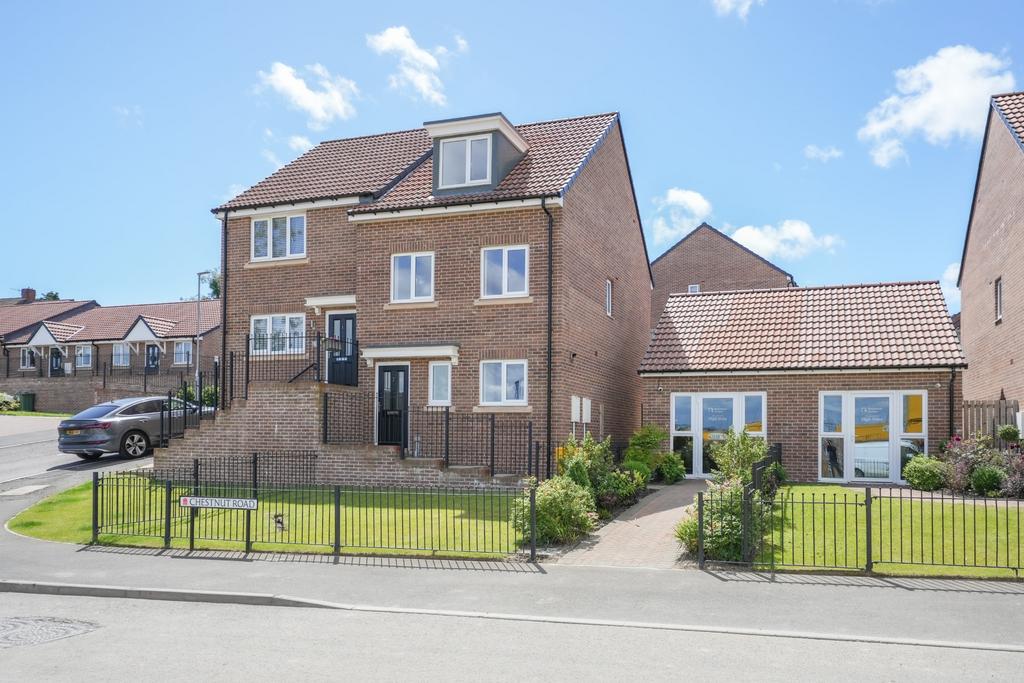 Chestnut Road, Blaydon On Tyne, NE21 3 bed semi-detached house - £245,000