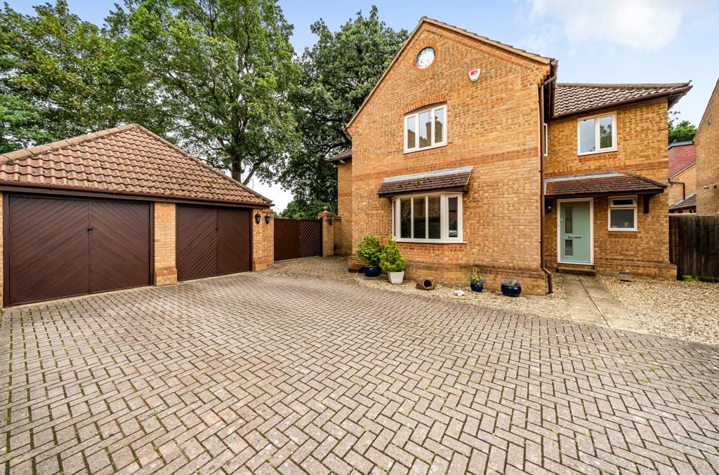 Dianthus Place, Winkfield Row, Bracknell 5 bed detached house - £895,000