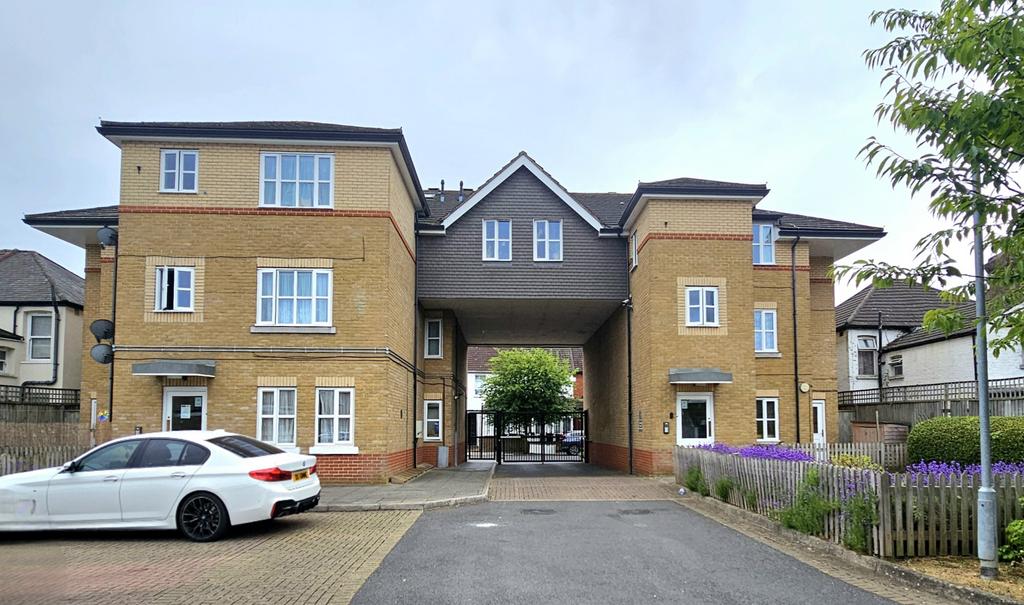 Sangam Close, Southall, UB2 1 bed flat - £300,000