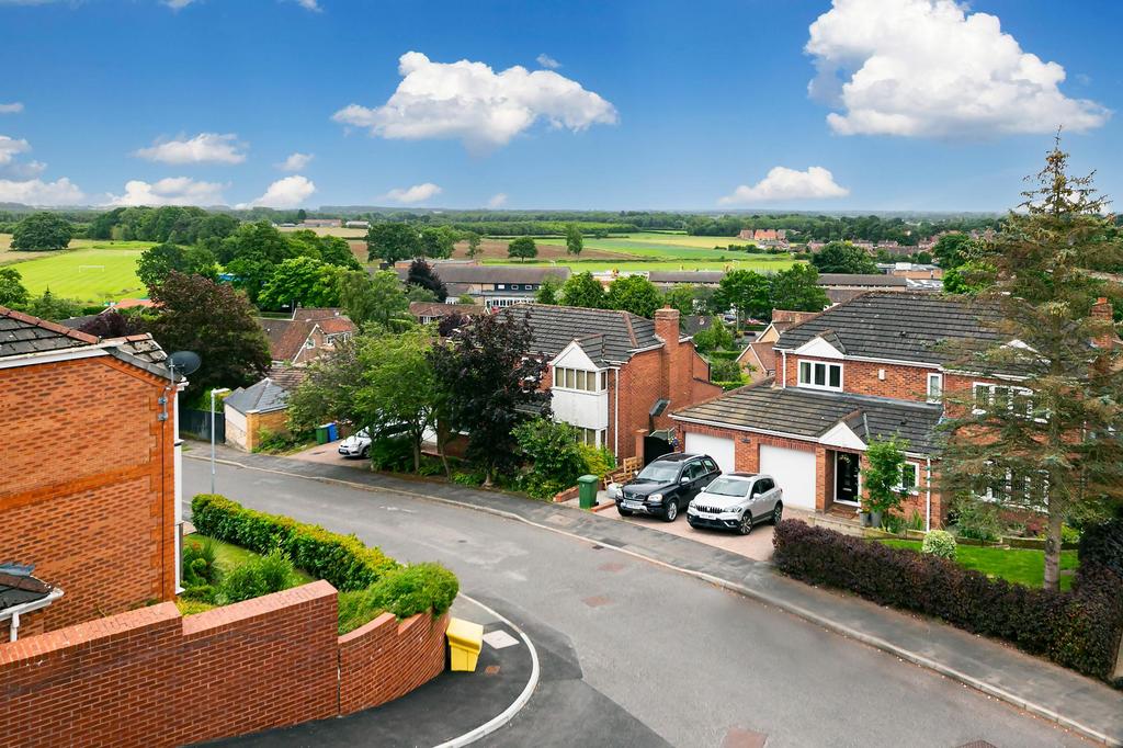 Gus Walker Drive, Pocklington, York... 5 bed detached house - £465,000