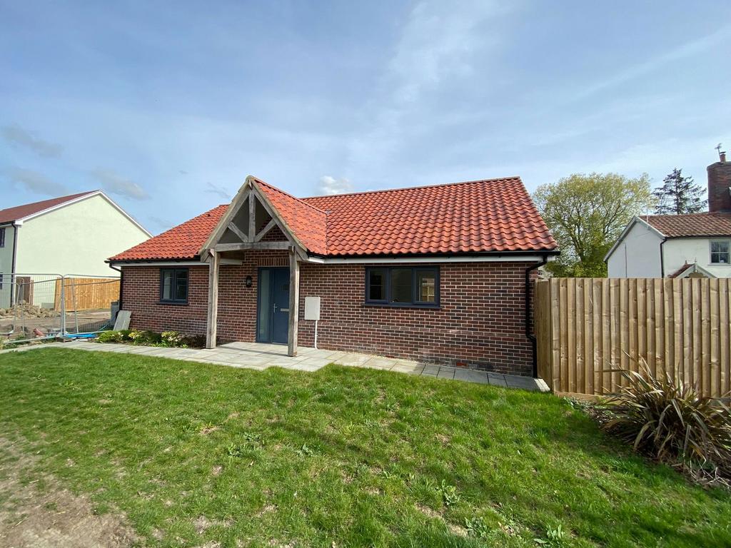 Bedfield, Nr Framlingham, Suffolk 3 bed detached bungalow for sale - £ ...