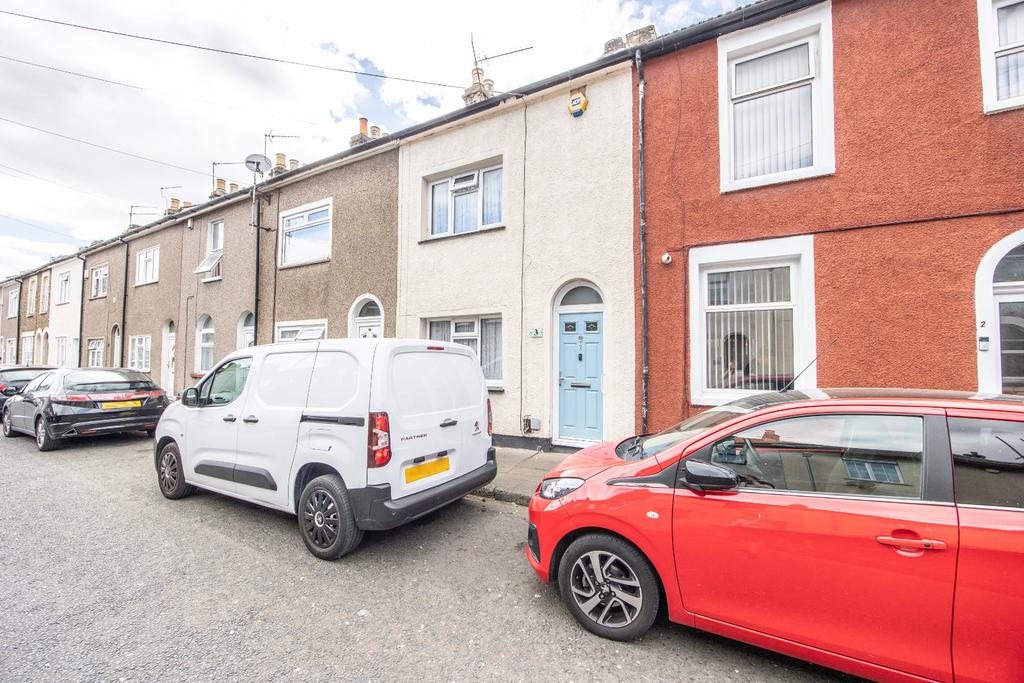 Range Road, Gravesend, Kent, DA12 2 bed terraced house - £260,000