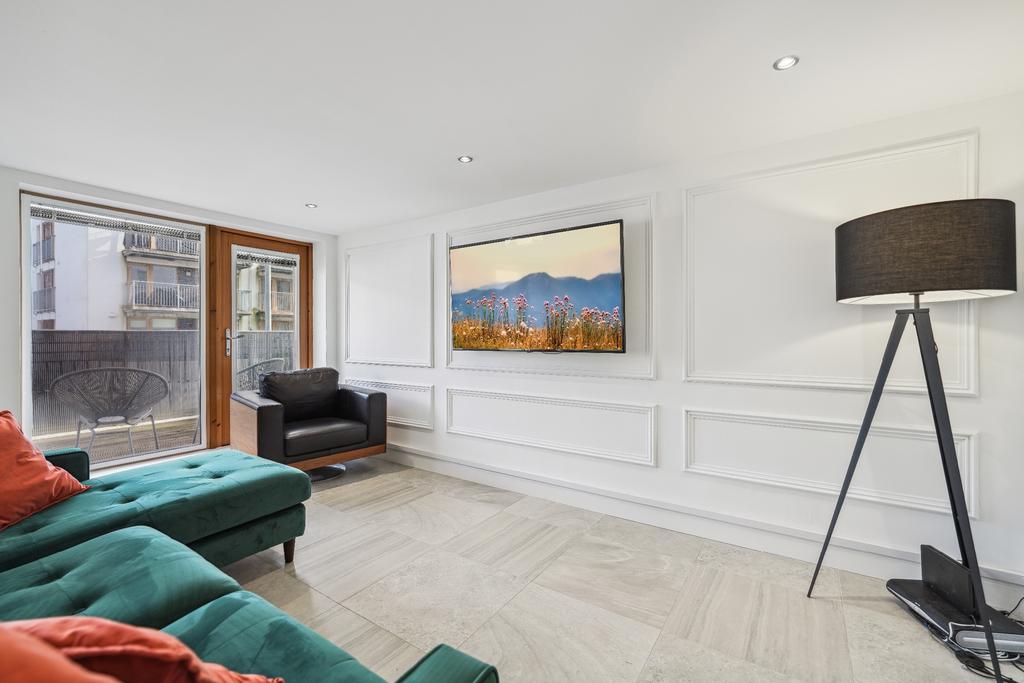 Lochburn Gate, Glasgow 1 bed flat - £115,000