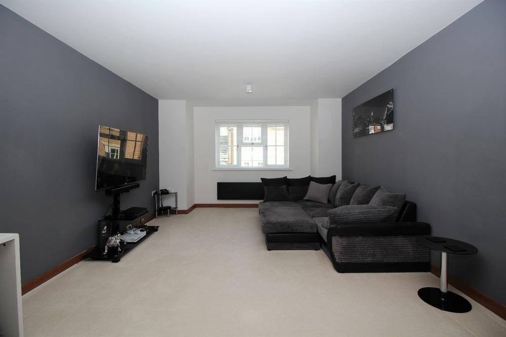 Purfleet RM19 1 bed apartment - £180,000