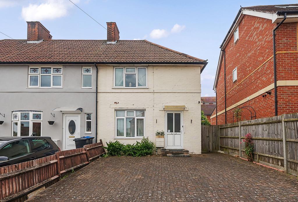 Central Road, Morden SM4 3 bed end of terrace house - £555,000