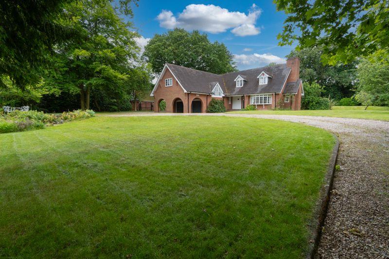 Racecourse Lane, Stourbridge DY8 5 bed detached house - £1,100,000