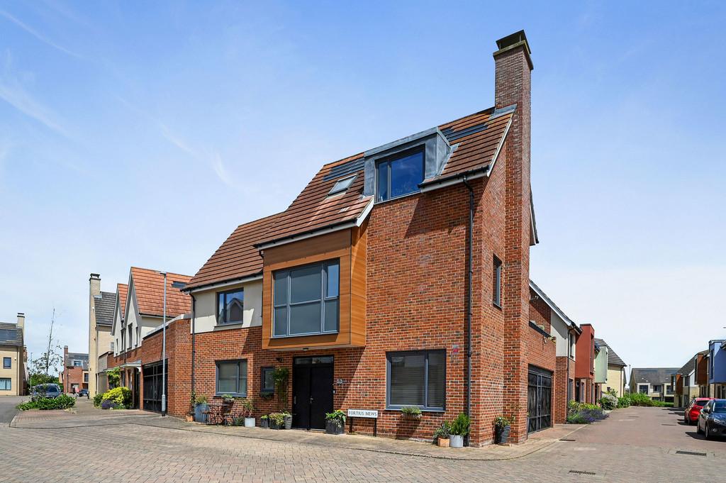 Fortius Mews, Mile End, Colchester 4 bed detached house - £500,000